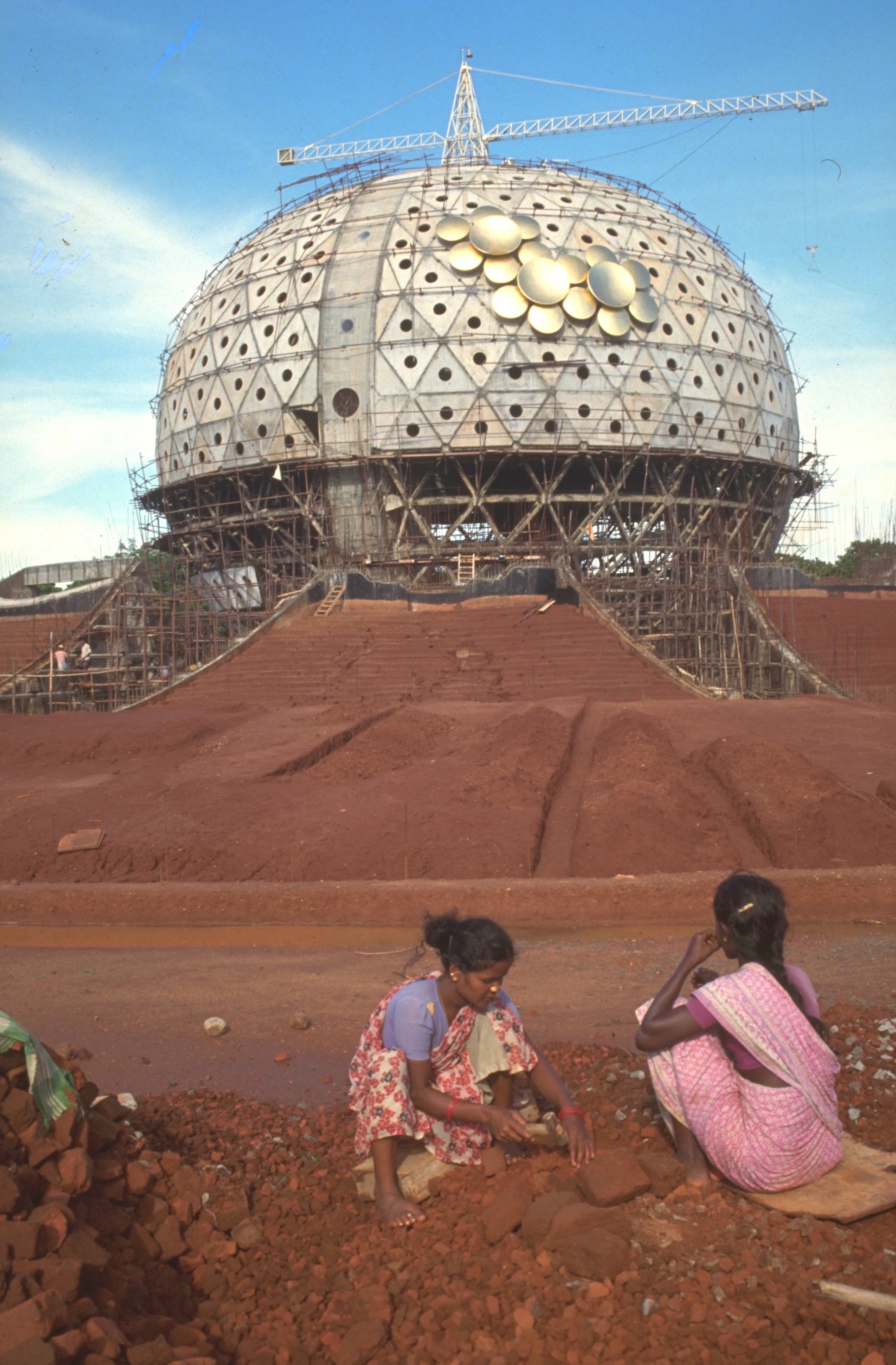 Matrimandir Construction Photos from the 1980s and early-1990s ...